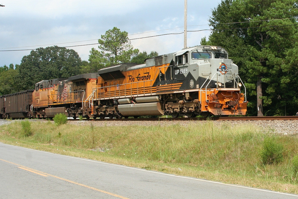 UP 1989 leading loaded coal train to white bluff